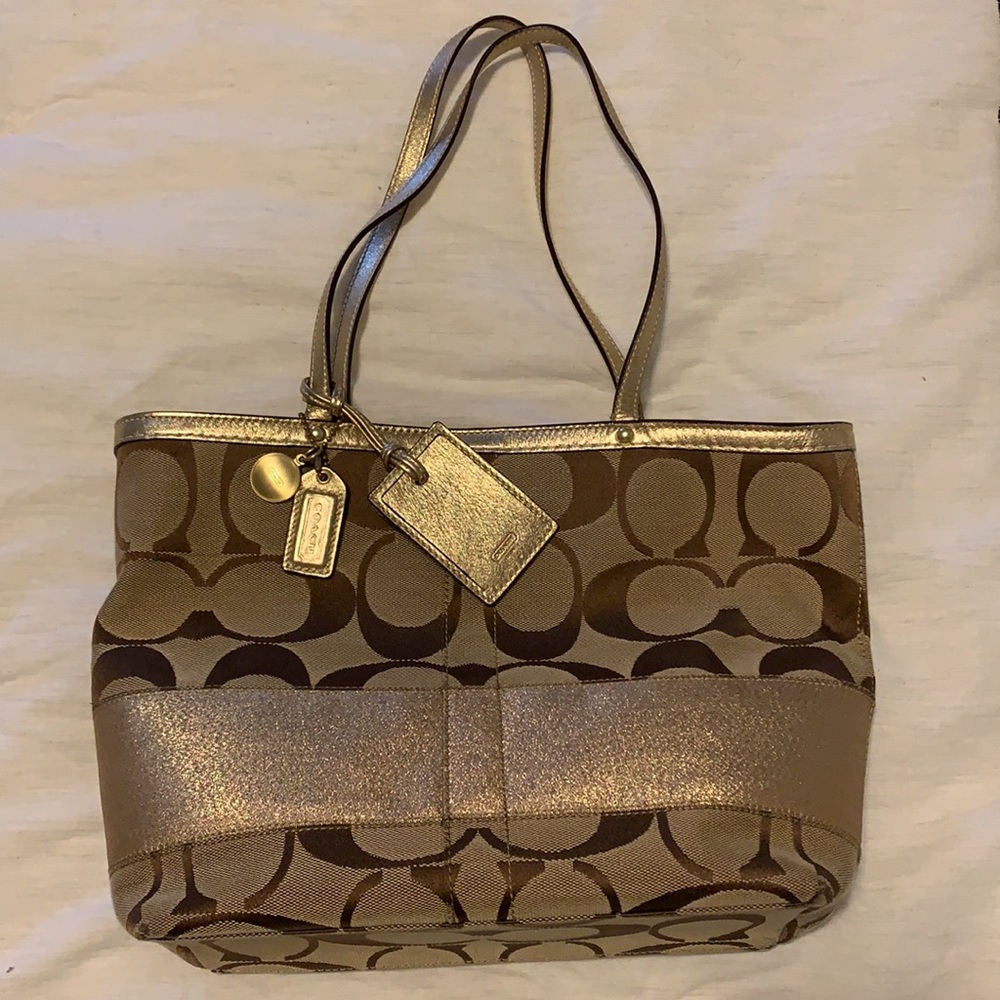 Coach Signature Tote Bag With Gold Details - Gem